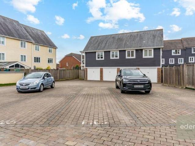 3 bedroom end of terrace house for sale in Poynder Drive, Snodland, ME6