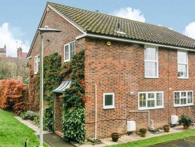 3 bedroom end of terrace house for sale in Park Close Hatfield AL9