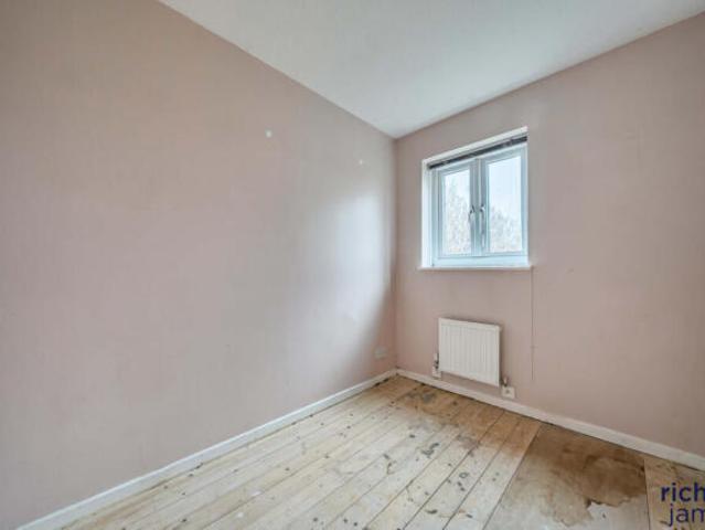 3 bedroom end of terrace house for sale in Pearce Close, Kingsdown, Swindon, SN2