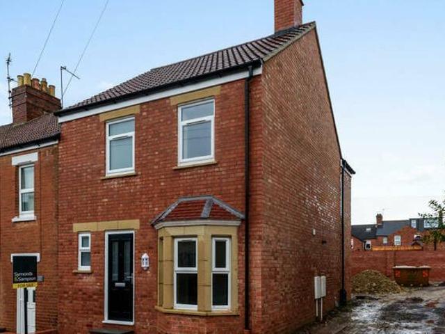 3 bedroom end of terrace house for sale in Percy Road Yeovil BA21