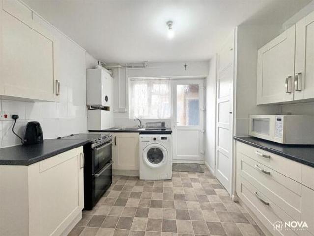 3 bedroom end of terrace house for sale in Priestleys, Luton, LU1
