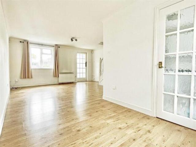 3 bedroom end of terrace house for sale in Primula Way, Springfield, Chelmsford, CM1