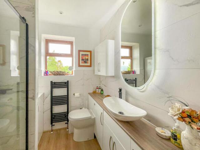 3 bedroom end of terrace house for sale in Quarry Road, Crosland Hill, Huddersfield, Kirklees, HD4