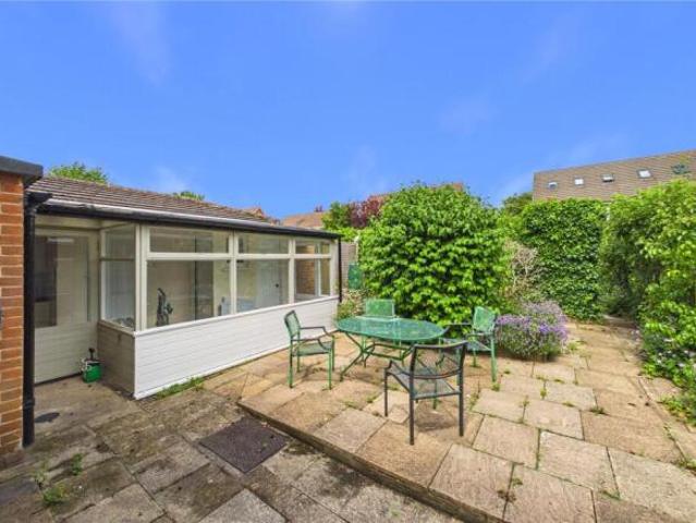 3 bedroom end of terrace house for sale in Queen Mary Avenue, Basingstoke, Hampshire, RG21