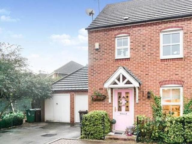 3 bedroom end of terrace house for sale in Rowans Crescent Basford NG6 NG6