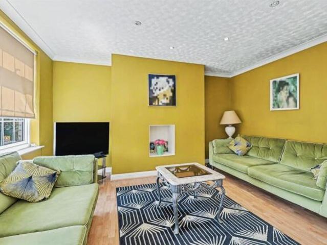 3 bedroom end of terrace house for sale in Robert Street, Northampton, NN1