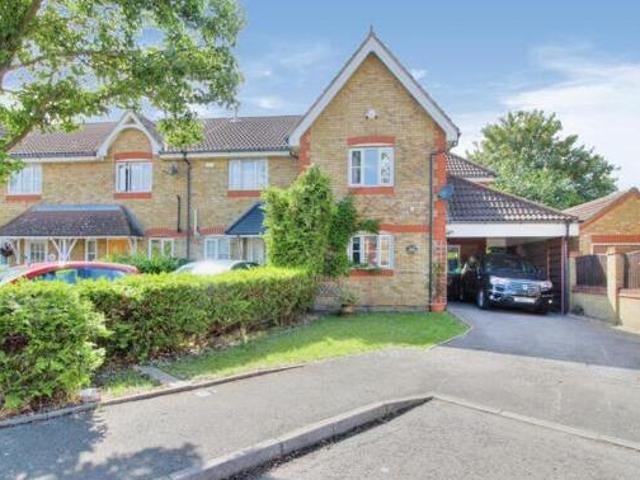 3 Bedroom End Of Terrace House For Sale In Romford