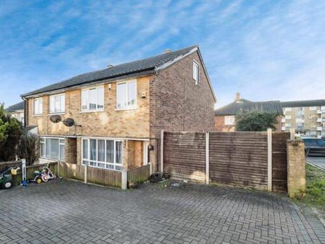 3 Bedroom End Of Terrace House For Sale In Romford