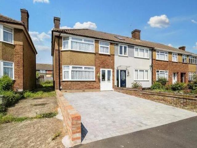 3 Bedroom End Of Terrace House For Sale In Romford