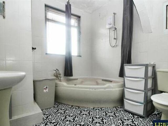3 Bedroom End Of Terrace House For Sale In Romford