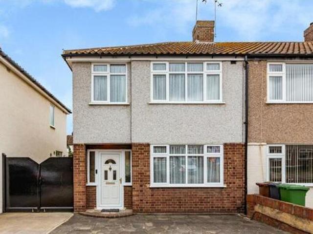 3 Bedroom End Of Terrace House For Sale In Romford
