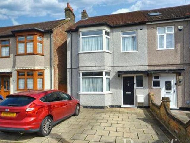 3 Bedroom End Of Terrace House For Sale In Romford