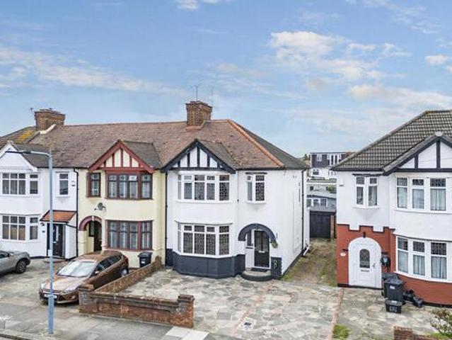 3 Bedroom End Of Terrace House For Sale In Romford