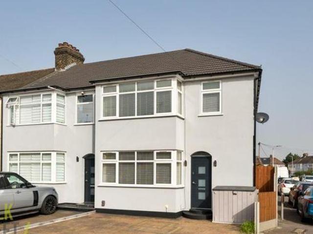 3 Bedroom End Of Terrace House For Sale In Romford