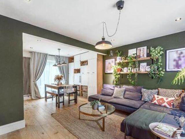 3 Bedroom End Of Terrace House For Sale In Romford, London