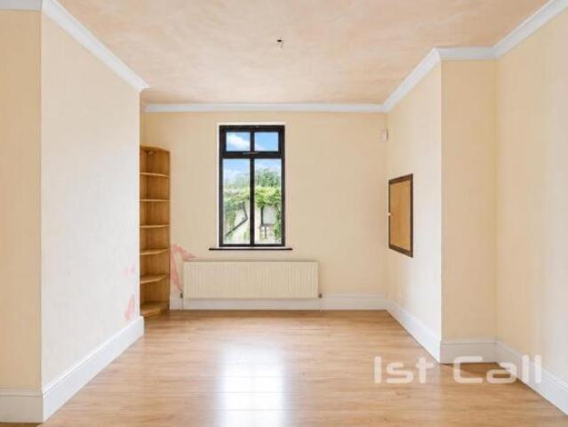 3 bedroom end of terrace house for sale in Roots Hall Avenue, Southend On Sea, SS2