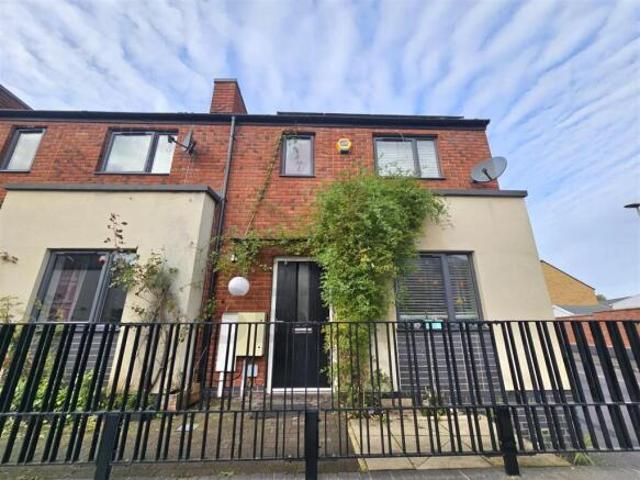 3 bedroom end of terrace house for sale in Ross Walk, Belgrave, Leicester, LE4