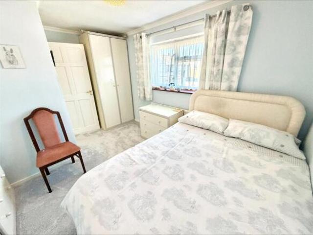 3 bedroom end of terrace house for sale in Raleigh Avenue, Walcot, Swindon, SN3