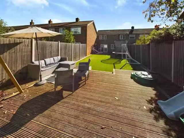 3 Bedroom End Of Terrace House For Sale In Raleigh Crescent, S.