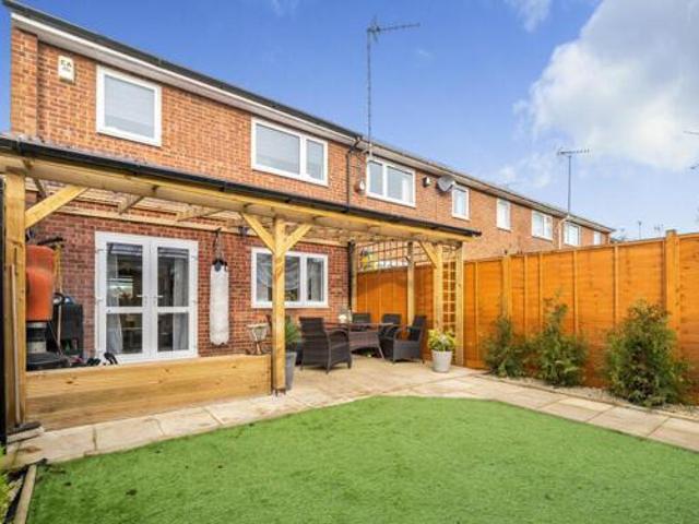 3 Bedroom End Of Terrace House For Sale In Reading