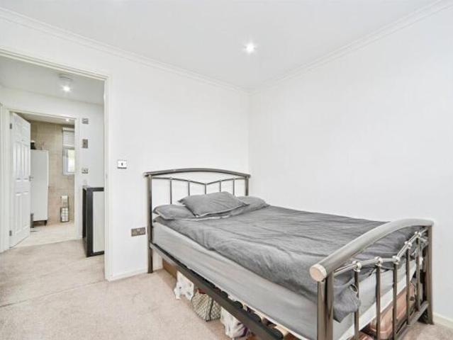 3 bedroom end of terrace house for sale in Red Hall Chase, Leeds, LS14
