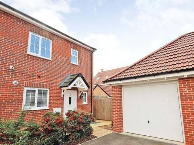 3 bedroom end of terrace house for sale in Redwing Mews Wixams Beds MK42