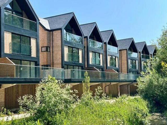 3 Bedroom End Of Terrace House For Sale In Riverside Walk
