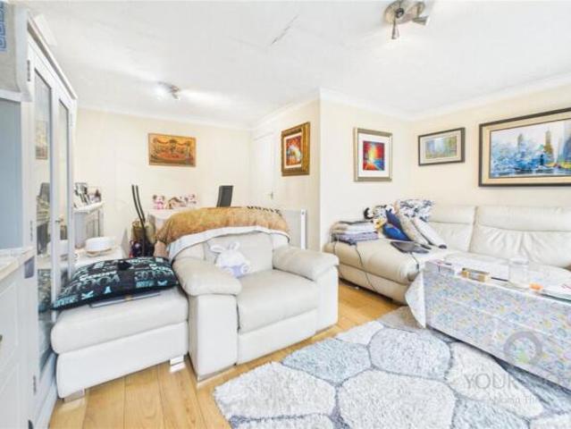 3 bedroom end of terrace house for sale in Riverstone Way, Northampton, Northamptonshire, NN4