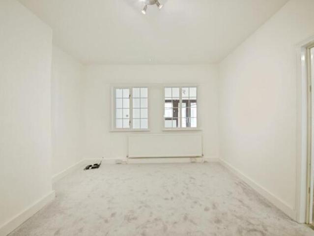 3 bedroom end of terrace house for sale in Rivulet Road, London, N17