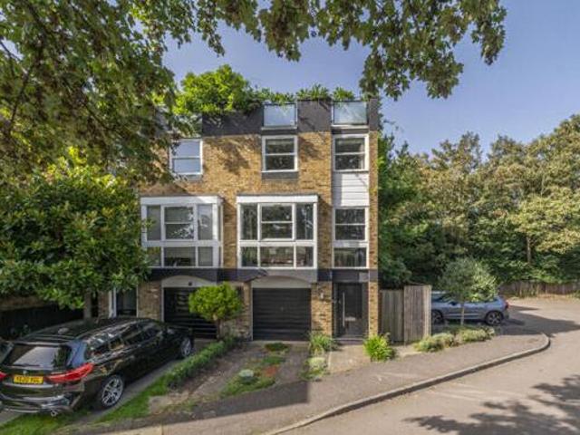 3 Bedroom End Of Terrace House For Sale In Richmond, Surrey
