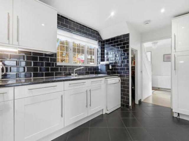 3 bedroom end of terrace house for sale in Ripley Road, Enfield EN2