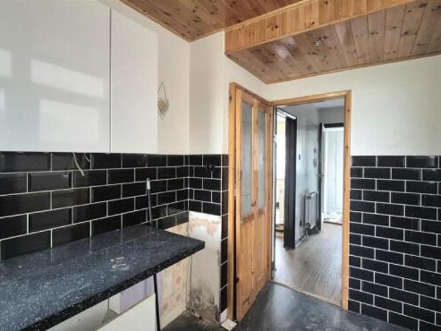 3 bedroom end of terrace house for sale in Runfold Avenue, Luton, LU3