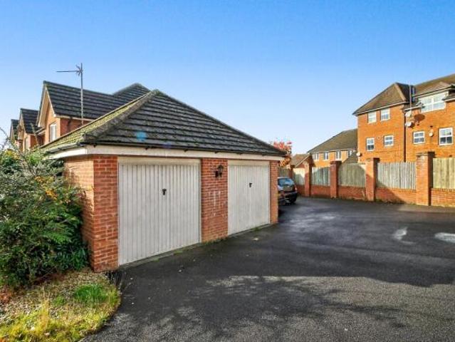 3 bedroom end of terrace house for sale in Rycroft Meadow, Basingstoke, RG22