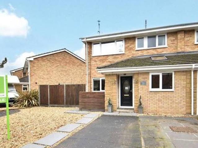 3 bedroom end of terrace house for sale in Woburn Avenue Farnborough Hampshire GU14