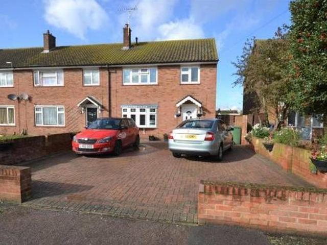 3 bedroom end of terrace house for sale in Wokindon Road ChadwellStMary RM16