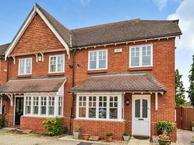 3 Bedroom End Of Terrace House For Sale In Woking, Surrey