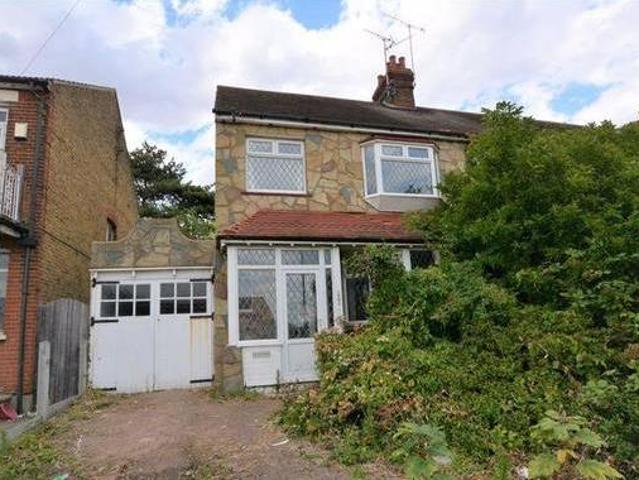 3 bedroom end of terrace house for sale in Woodgrange Drive SouthendOnSea SS1