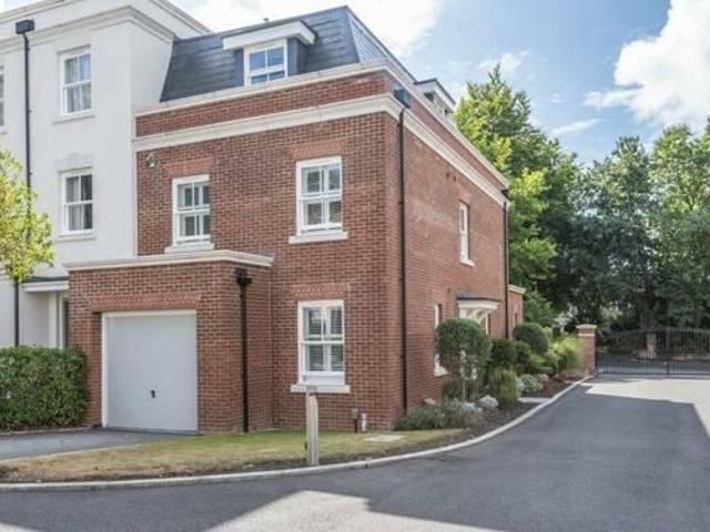 3 bedroom end of terrace house for sale in Woodhill Close Chandler s Ford SO53