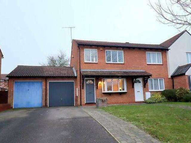 3 bedroom end of terrace house for sale in Wootton Close Barton Hills Luton Bedfordshire LU3 3XD