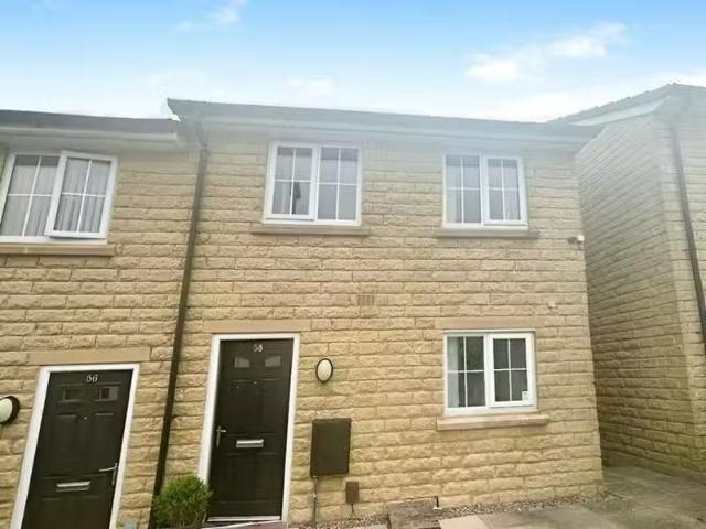 3 bedroom end of terrace house for sale in Waterloo Road, Burn.