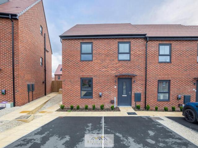 3 bedroom end of terrace house for sale in Wayfaring Walk, Kiveton Park, Sheffield, S26