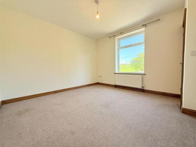 3 bedroom end of terrace house for sale in Wakefield Road, Fenay Bridge, HD8