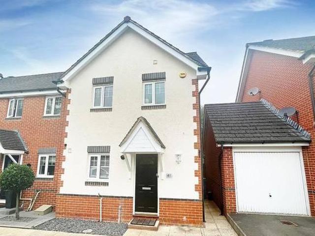 3 bedroom end of terrace house for sale in Weaver Moss Sandhurst Berkshire GU47