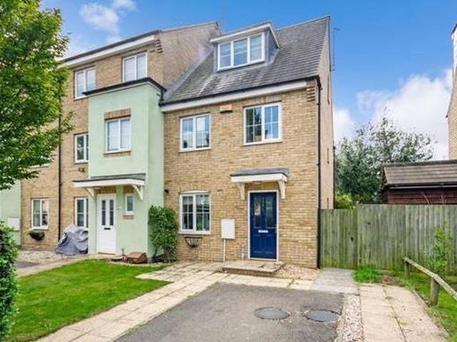 3 bedroom end of terrace house for sale in Wellbrook Way Girton CB3