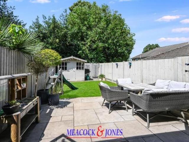 3 bedroom end of terrace house for sale in Western Road, Brentwood, CM14