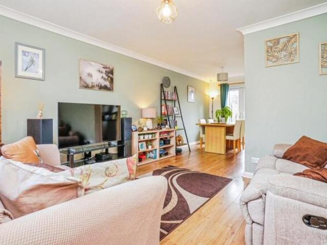 3 bedroom terraced house for sale in Westwinn View, LEEDS, LS14