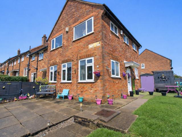 3 bedroom end of terrace house for sale in Whins Avenue, Bolton, BL4
