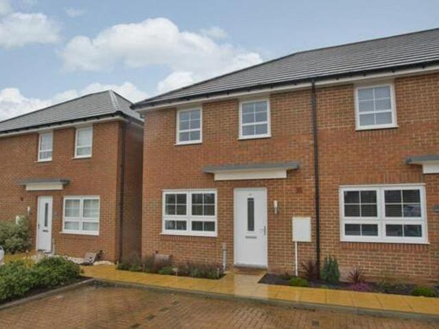 3 Bedroom End Of Terrace House For Sale In Whitfield