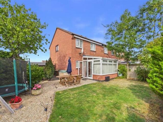 3 bedroom end of terrace house for sale in Willowbrook Drive, Cheltenham, GL51