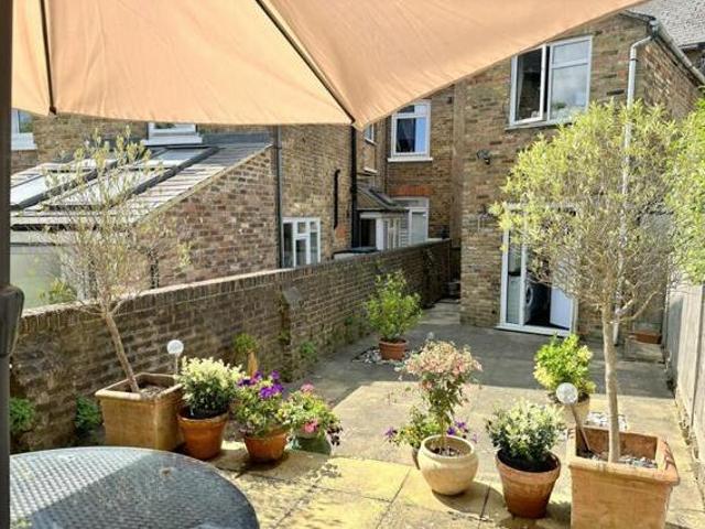 3 Bedroom End Of Terrace House For Sale In Windsor, Berkshire